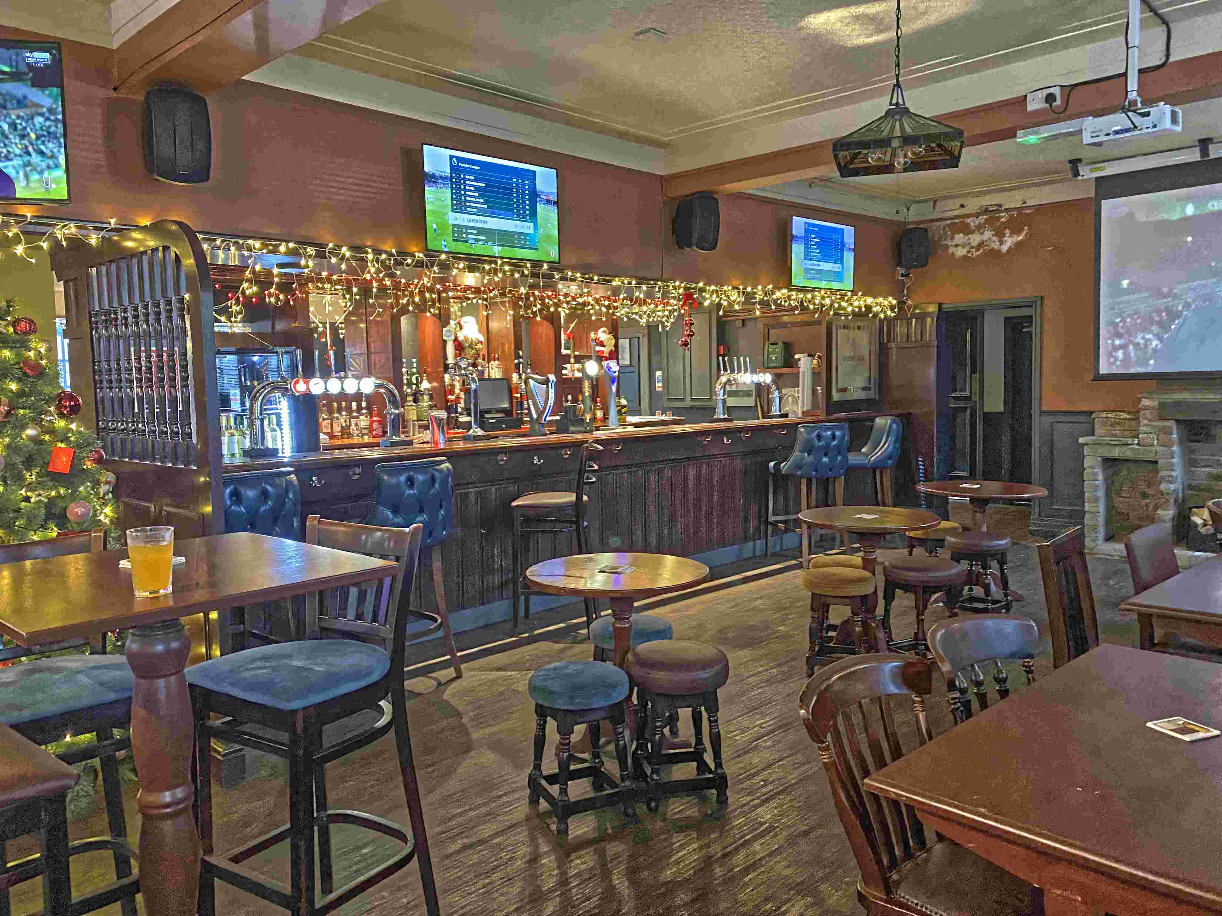 Queens Arms, Huyton, Liverpool - Historic Interior